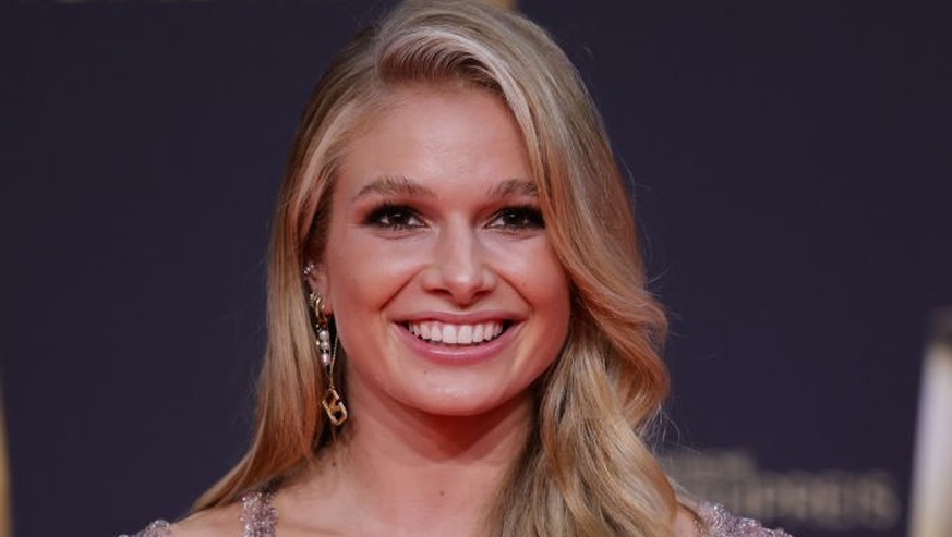 Rtl Star Lola Weippert Shows Herself Without Make Up And Without A Bra Celebrity Gossip News