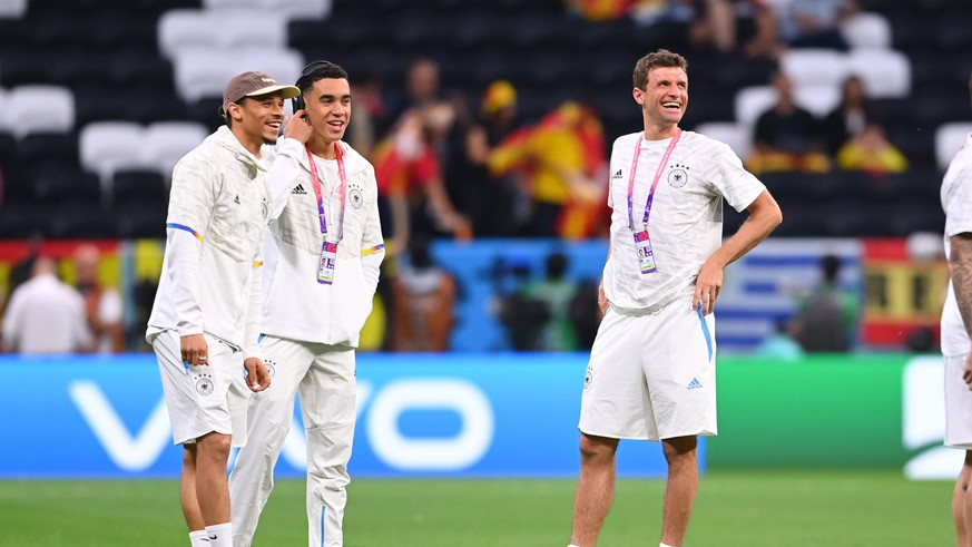 WM 2022: DFB-Star will Freundin küssen – Fifa funkt dazwischen WM 2022: DFB-Star will Freundin küssen – Fifa funkt dazwischen