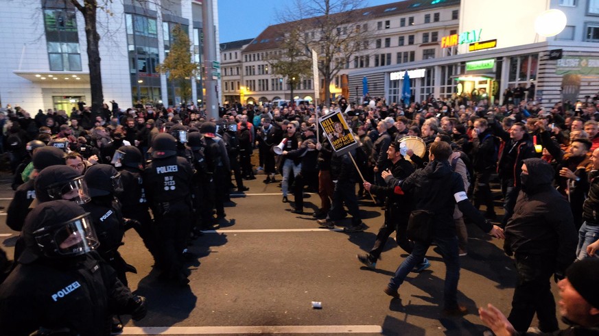 Leipzig: Gewalt gegen Journalisten nach Leipzig: Gewalt gegen Journalisten nach