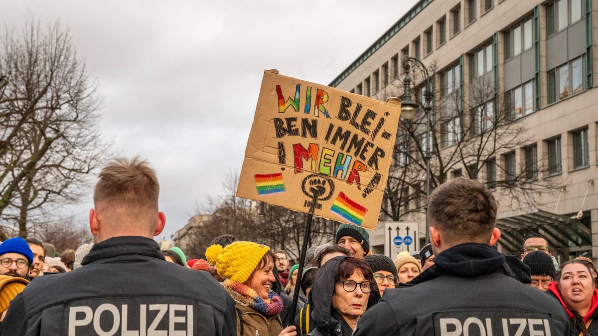Demo gegen rechts in München: Angst vor Chaos wegen Menschenmassen Demo gegen rechts in München: Angst vor Chaos wegen Menschenmassen
