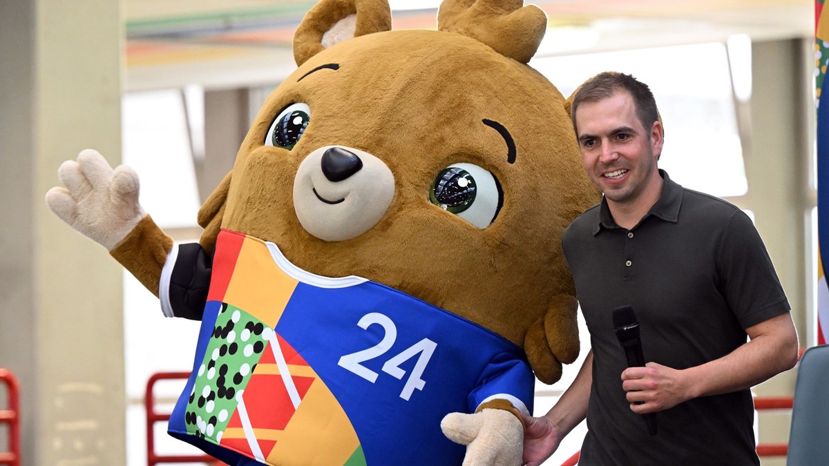 Maskottchen der EM 2024: Philipp Lahm sorgt mit skurrilem Video für Spott Maskottchen der EM 2024: Philipp Lahm sorgt mit skurrilem Video für Spott
